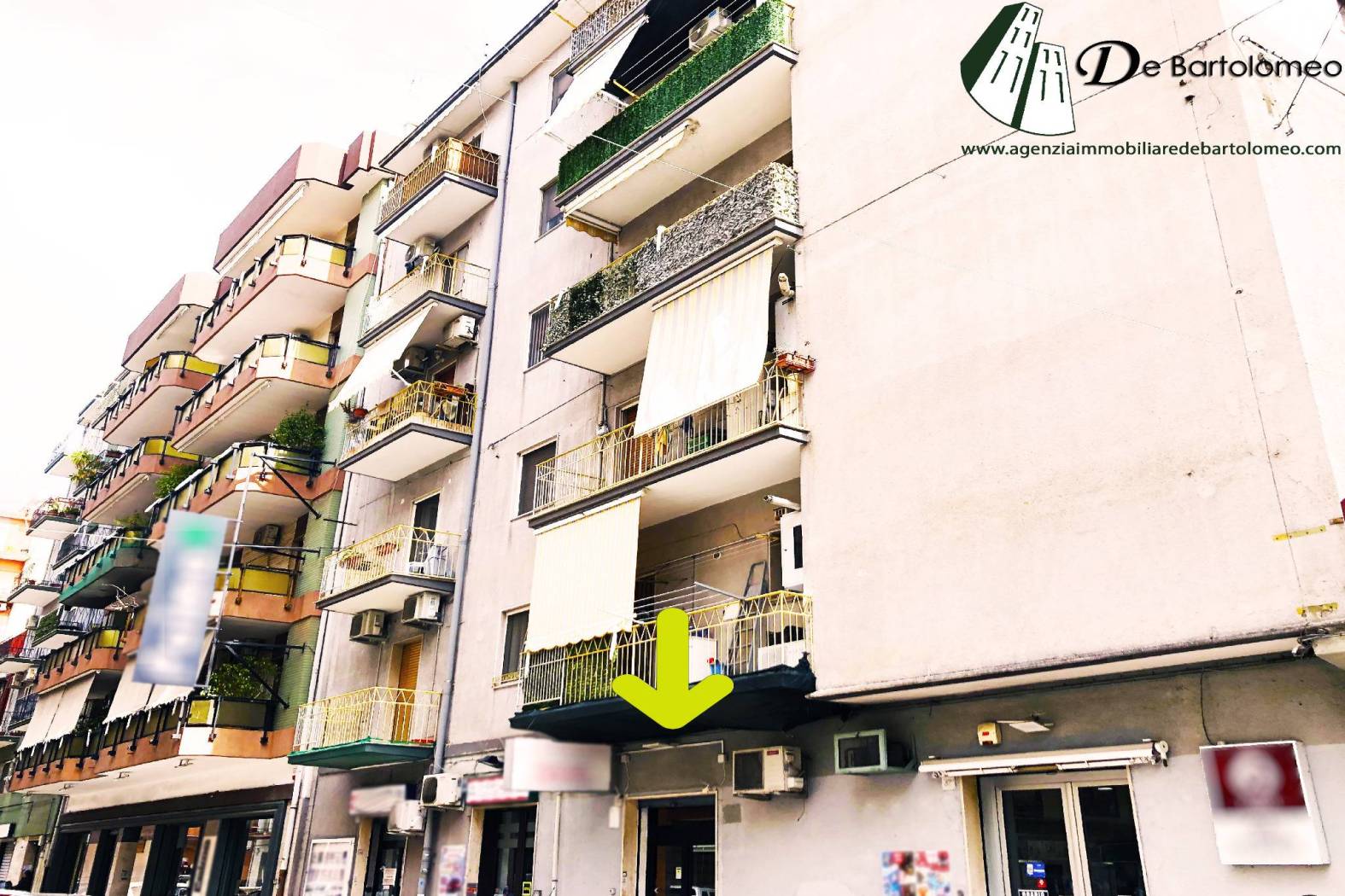 Locale commerciale in Vendita