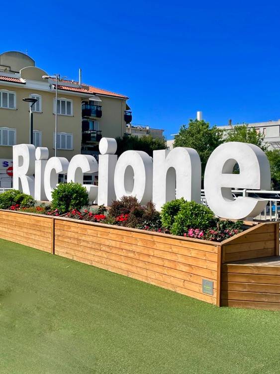 Locale commerciale corso Fratelli Cervi 105, Riccione, rif. 101738741 - Immobiliare.it