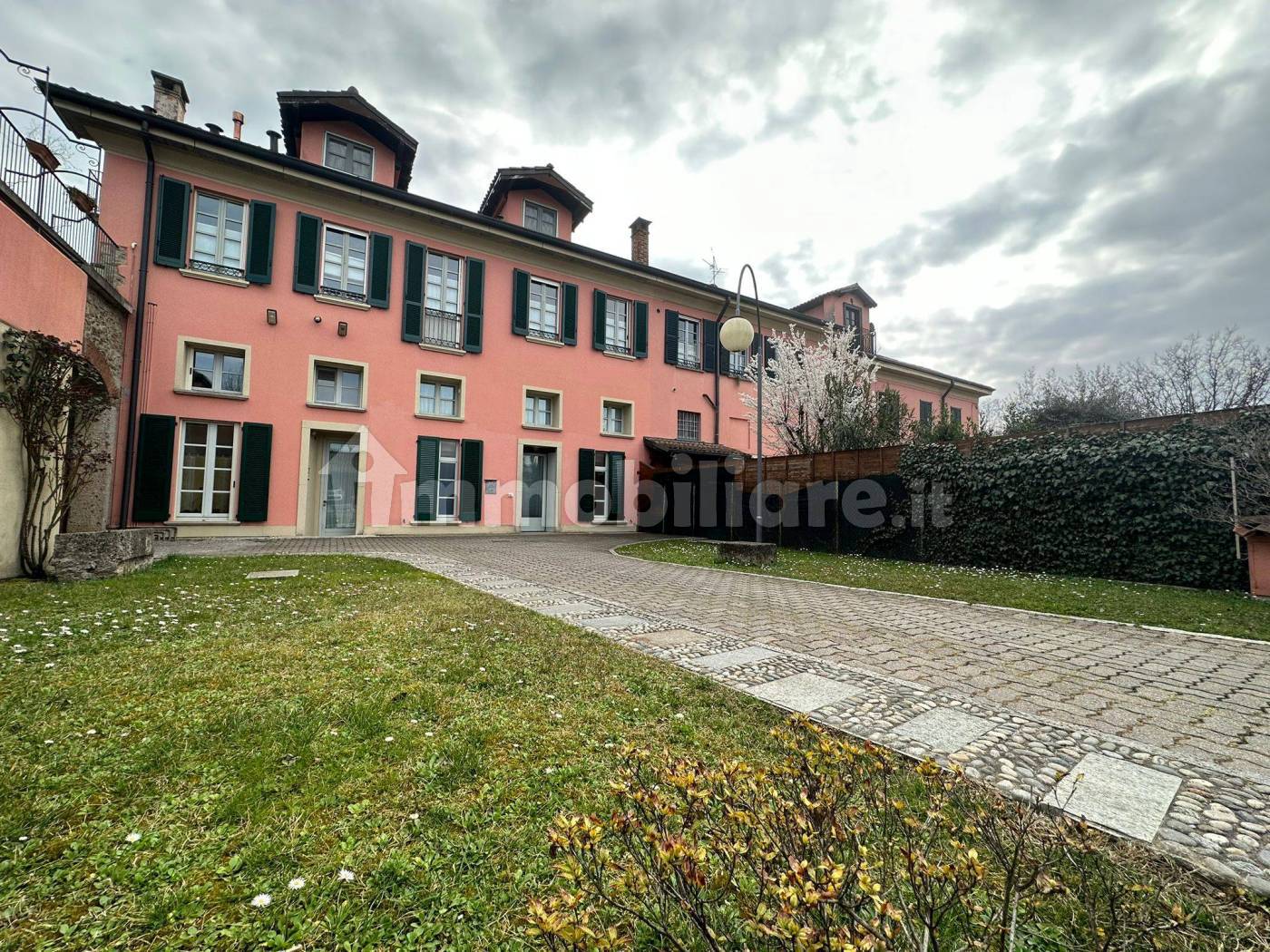 Trilocale via del Castelletto 21, Canonica, Triuggio