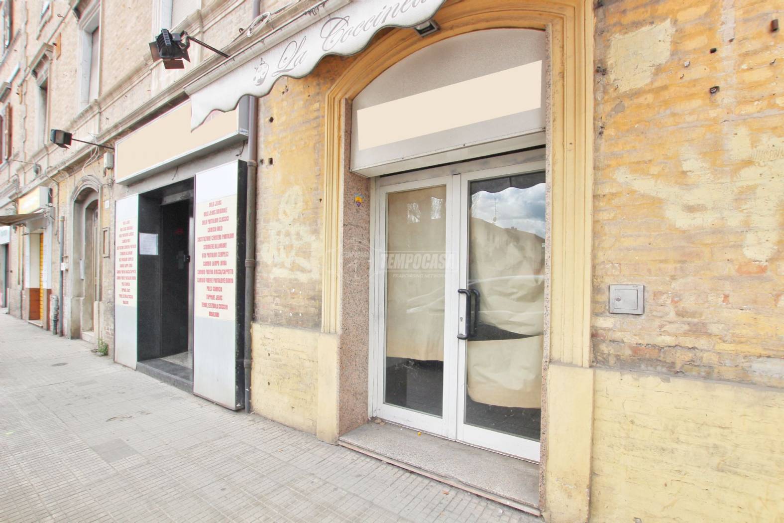 Locale commerciale in Vendita