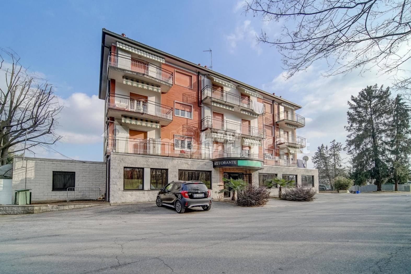 Locale commerciale in Vendita