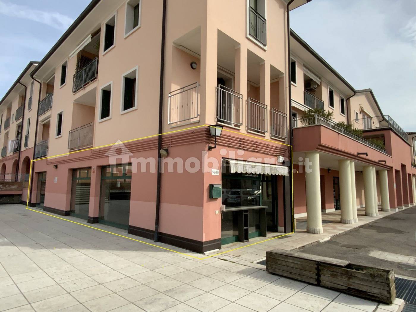 Locale commerciale in Vendita