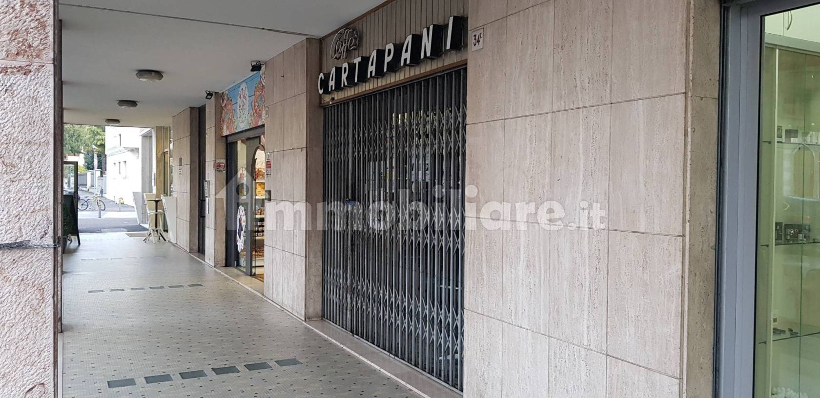 Locale commerciale in Vendita