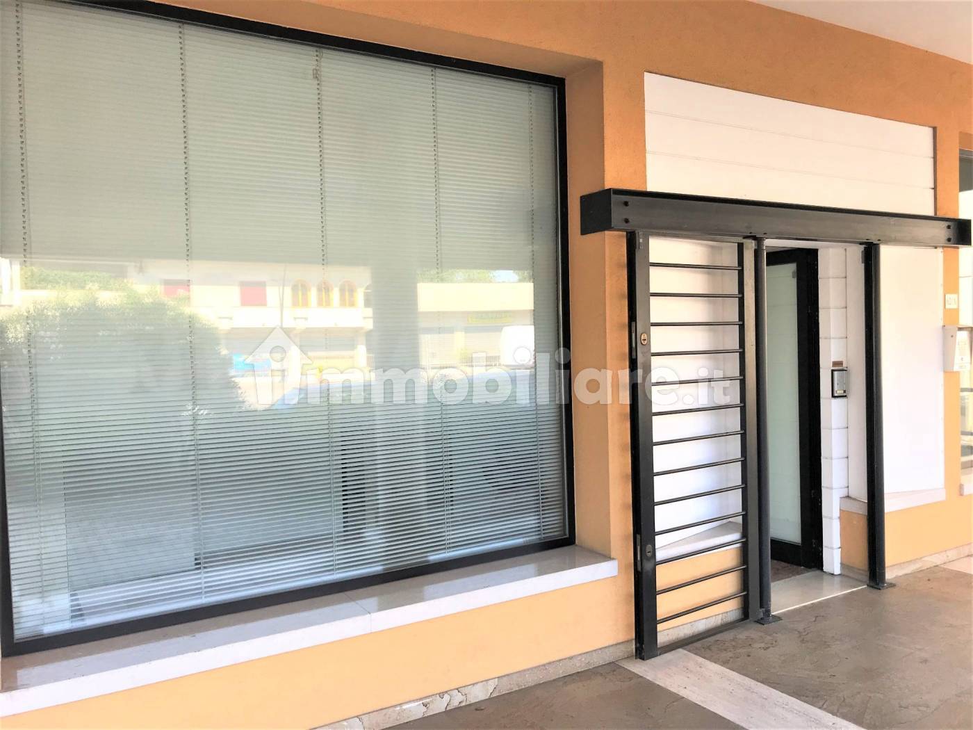 Locale commerciale in Vendita