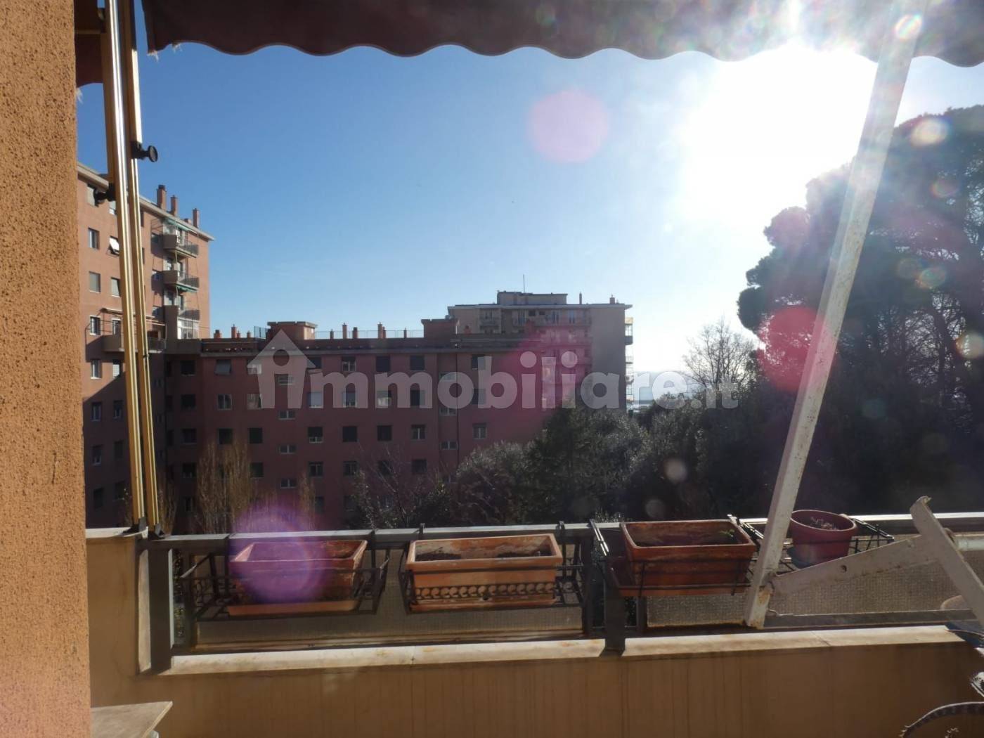 Trilocale via Bartolomeo Carrea, Sampierdarena, Genova