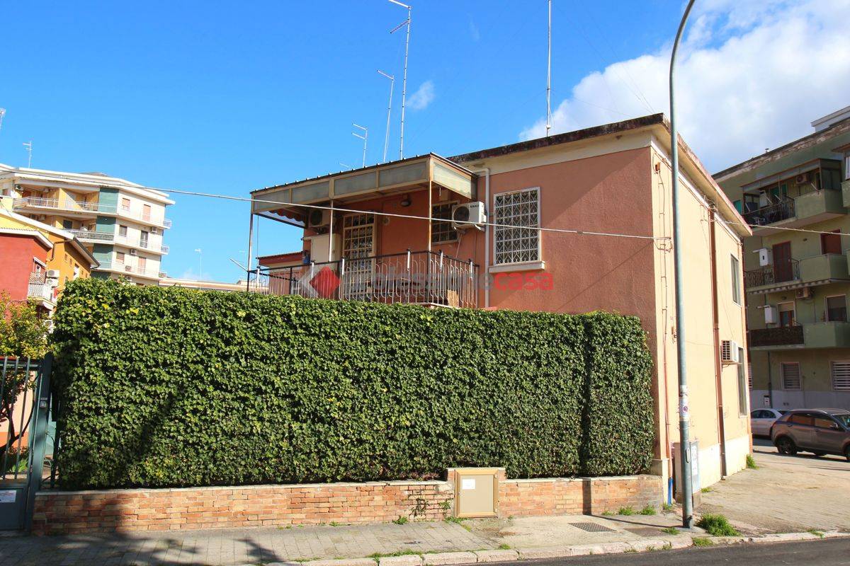 Trilocale via   Sauro, 1/A, Foggia