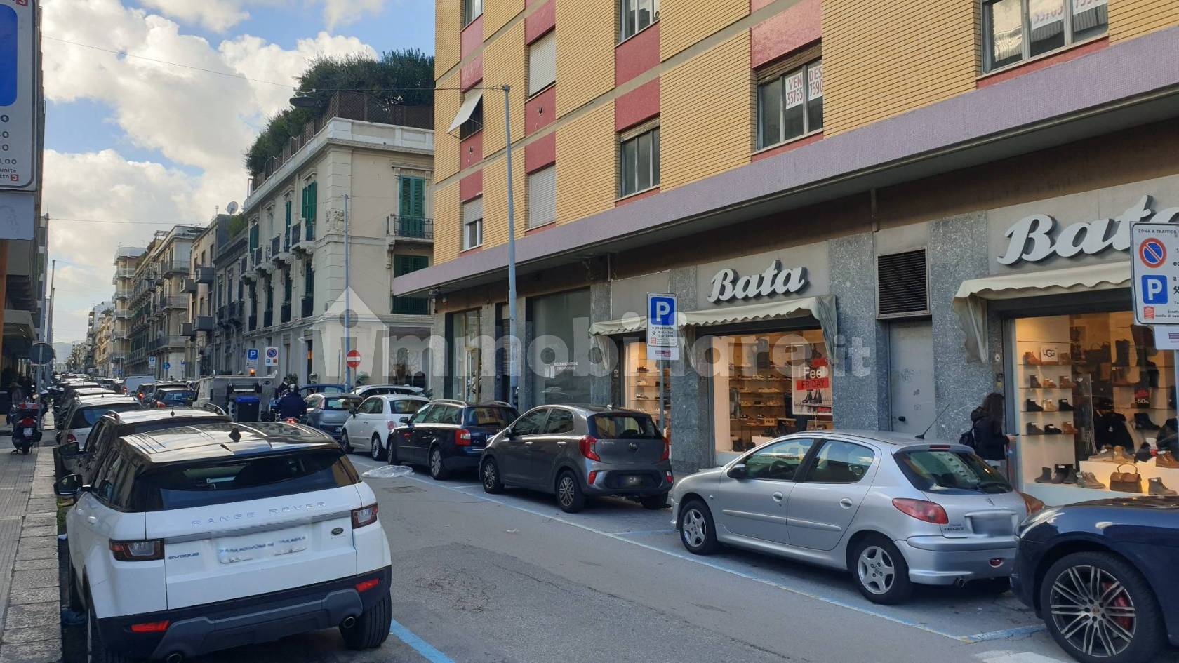 Locale commerciale in Vendita