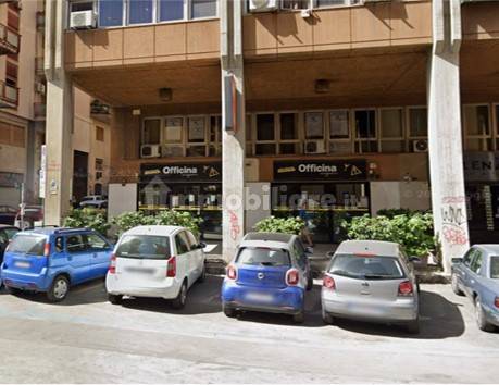 Locale commerciale in Vendita