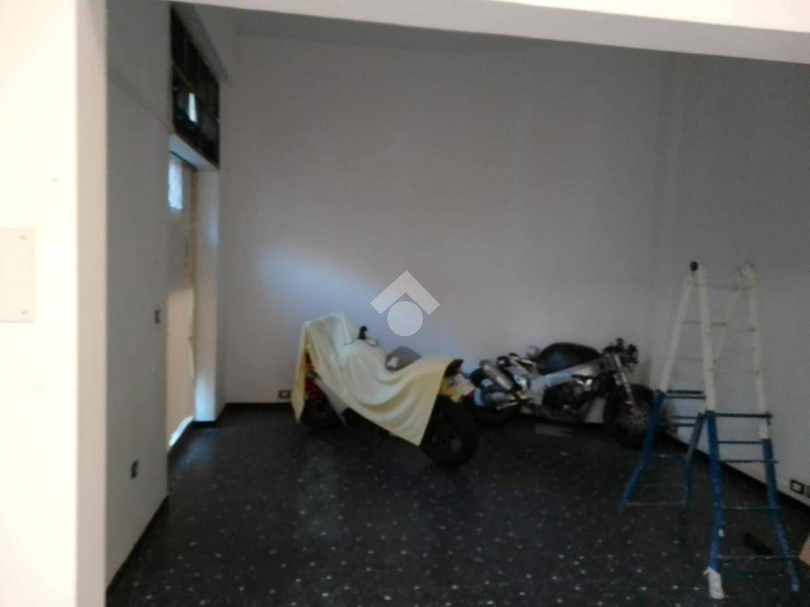 Locale commerciale in Vendita