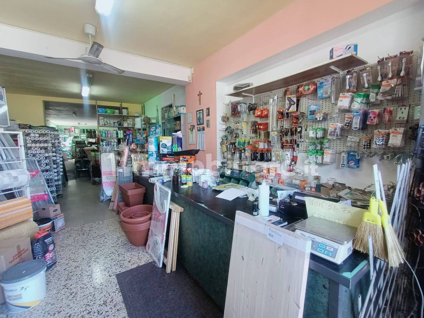 Locale commerciale in Vendita