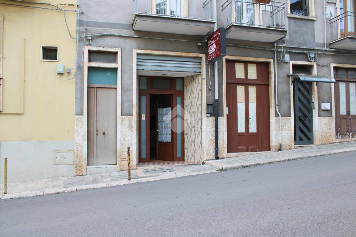 Locale commerciale in Vendita