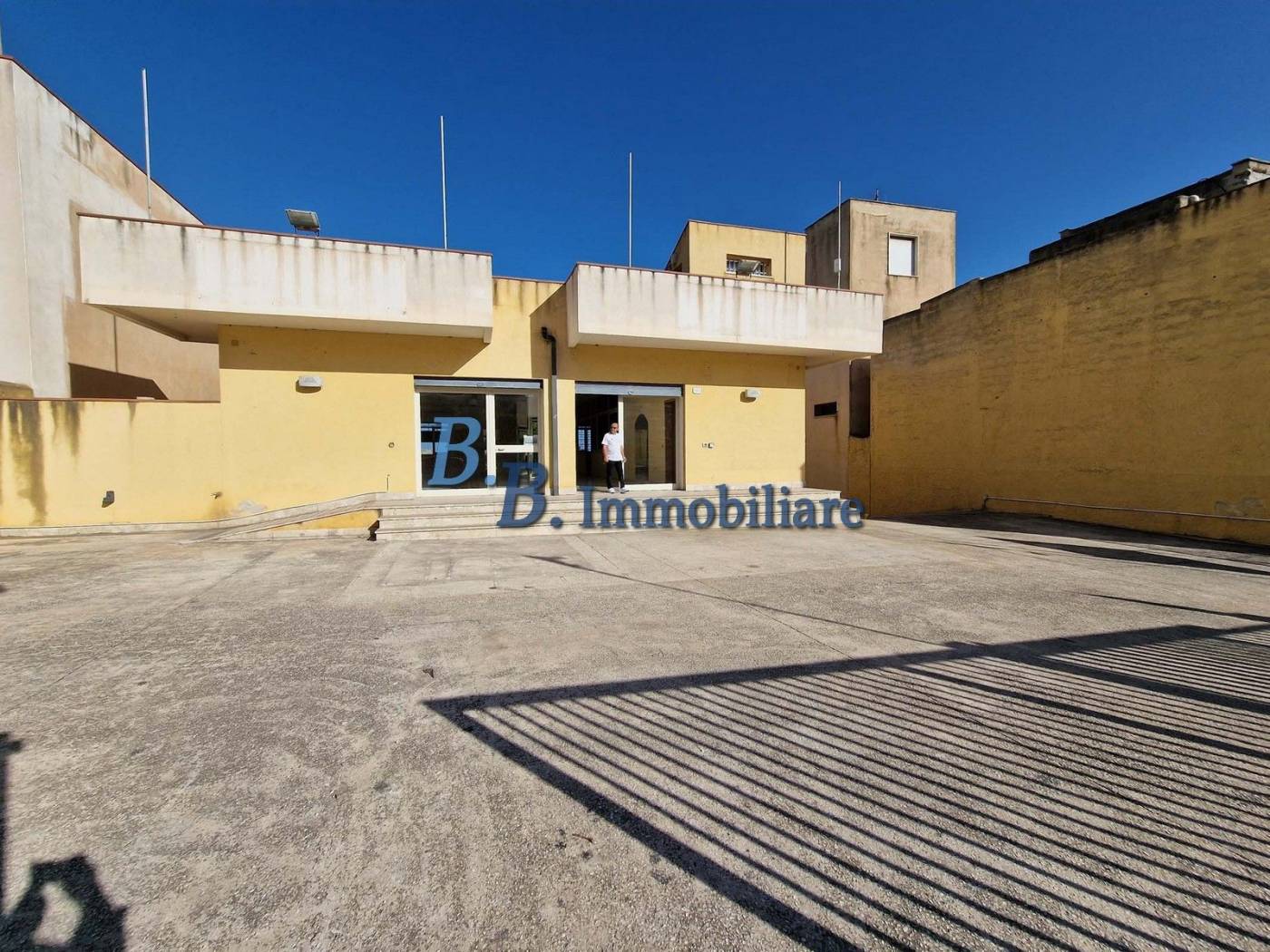 Locale commerciale in Vendita