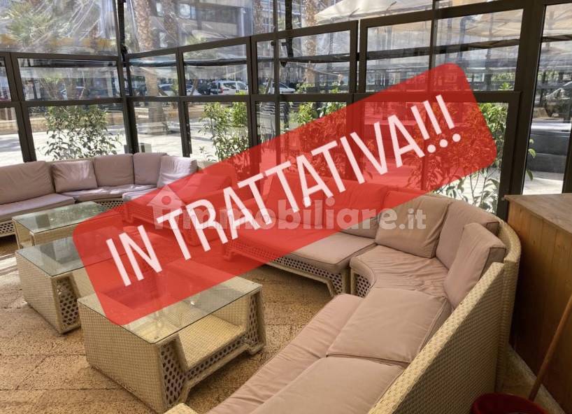 Locale commerciale in Vendita