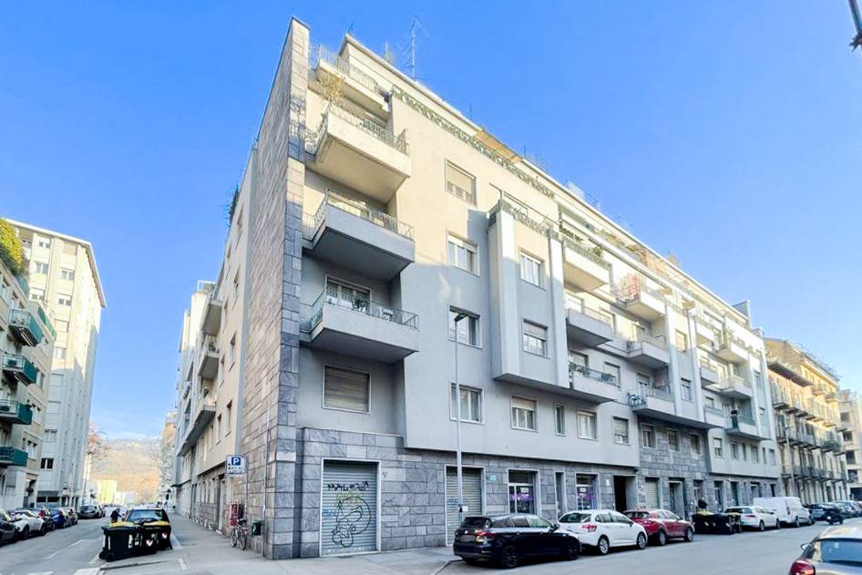 Locale commerciale in Vendita