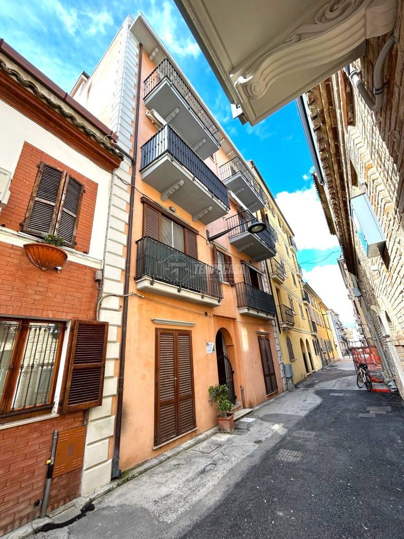 Trilocale via Volturno 35, Centro, San Benedetto del Tronto