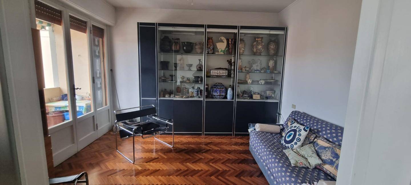 Appartamento buono stato, quarto piano, Lungomare, Viareggio