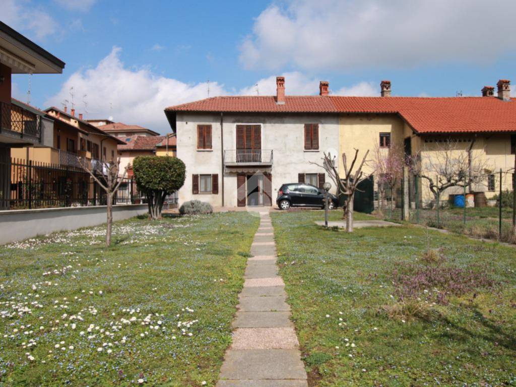 Vendita Casa colonica in via Dante Alighieri 47 Trezzo sull'Adda. Buono ...