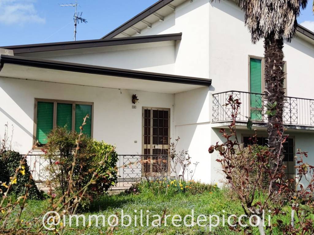 Vendita Villa unifamiliare Ceggia. Da ristrutturare, posto auto, con ...