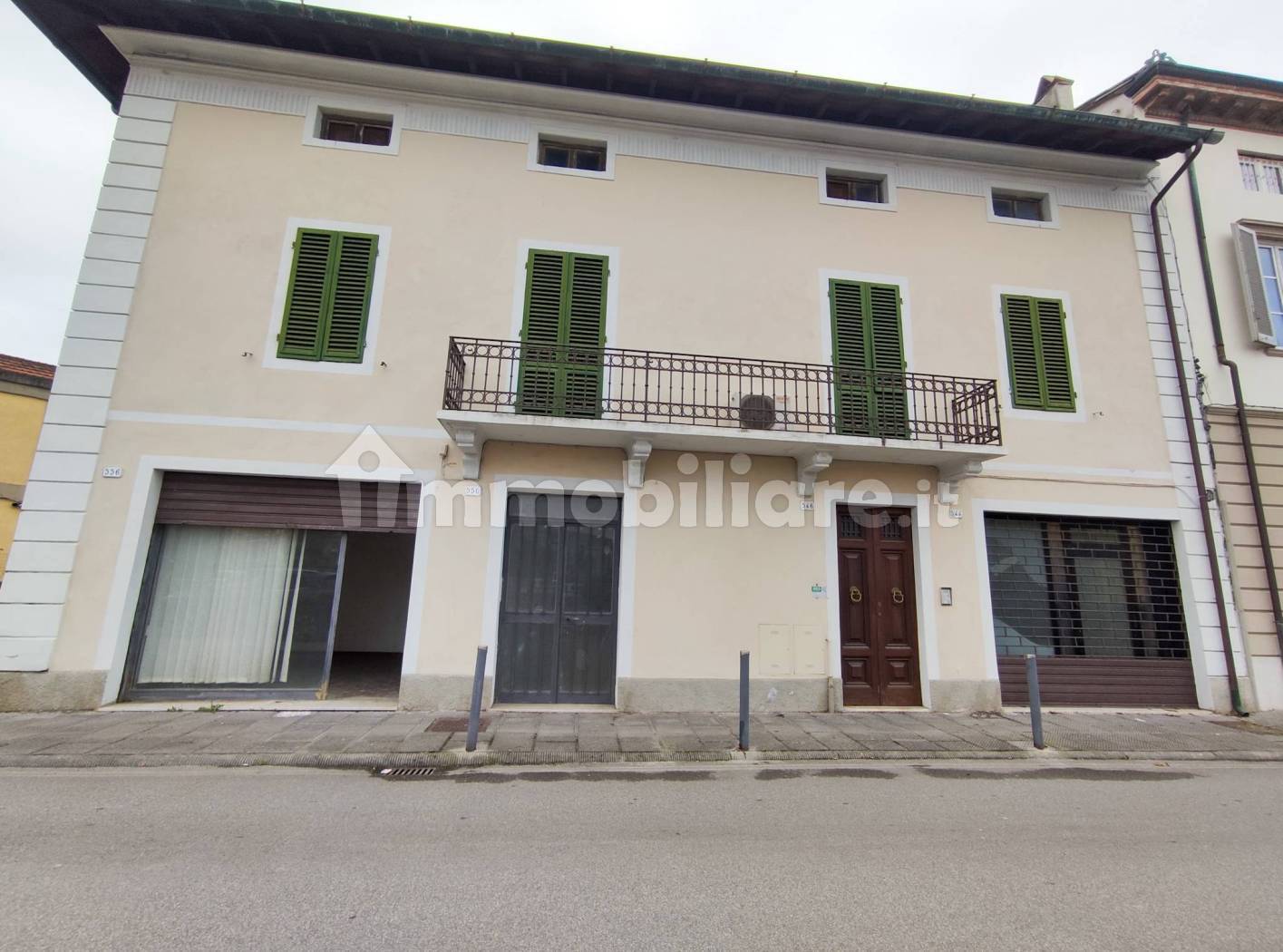 Locale commerciale in Vendita