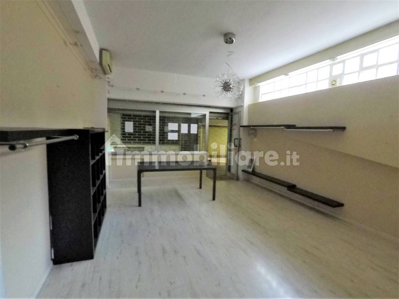 Locale commerciale in Vendita