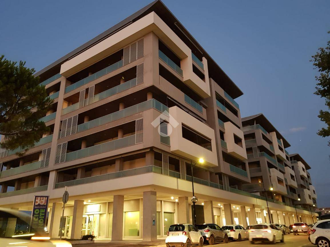 Locale commerciale in Vendita