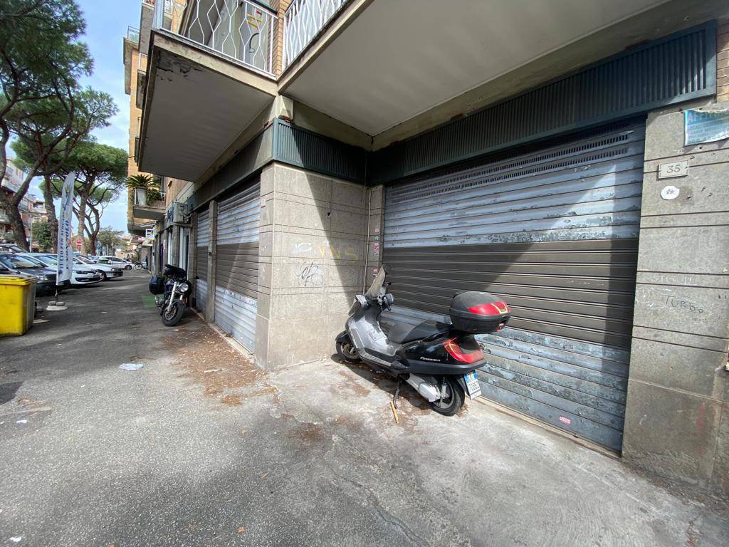 Locale commerciale in Vendita