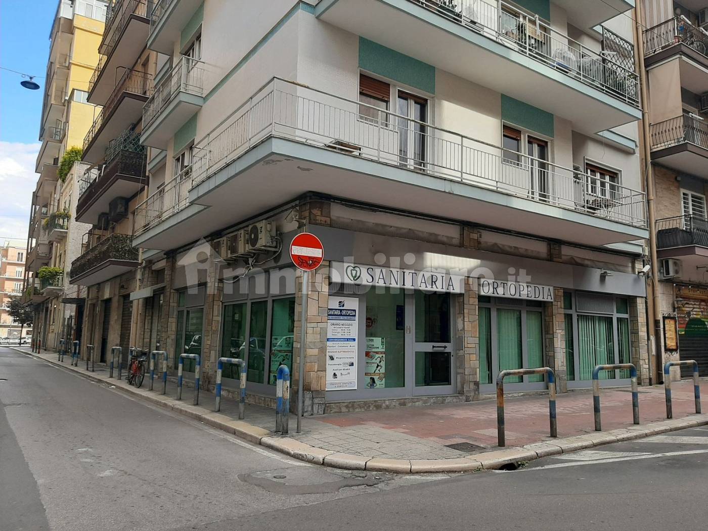 Locale commerciale in Vendita