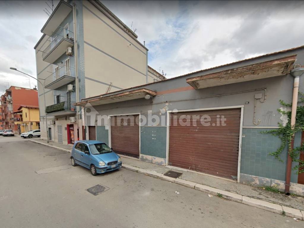 Locale commerciale via Albanese Ruffo, Foggia, Rif. 101790503 ...