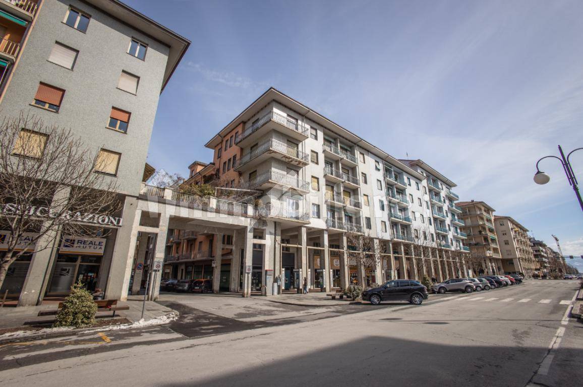 Trilocale corso Giolitti 6, Centro, Cuneo