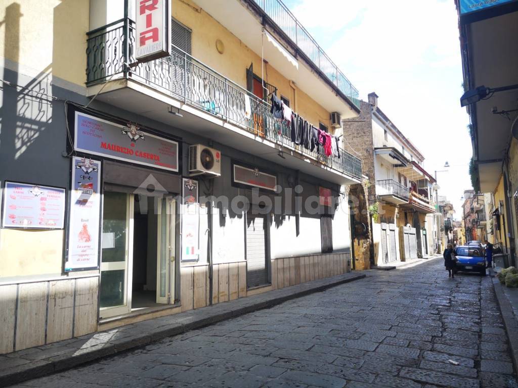 Locale commerciale via Vitaliano del Vecchio 60, Orta di Atella, rif ...