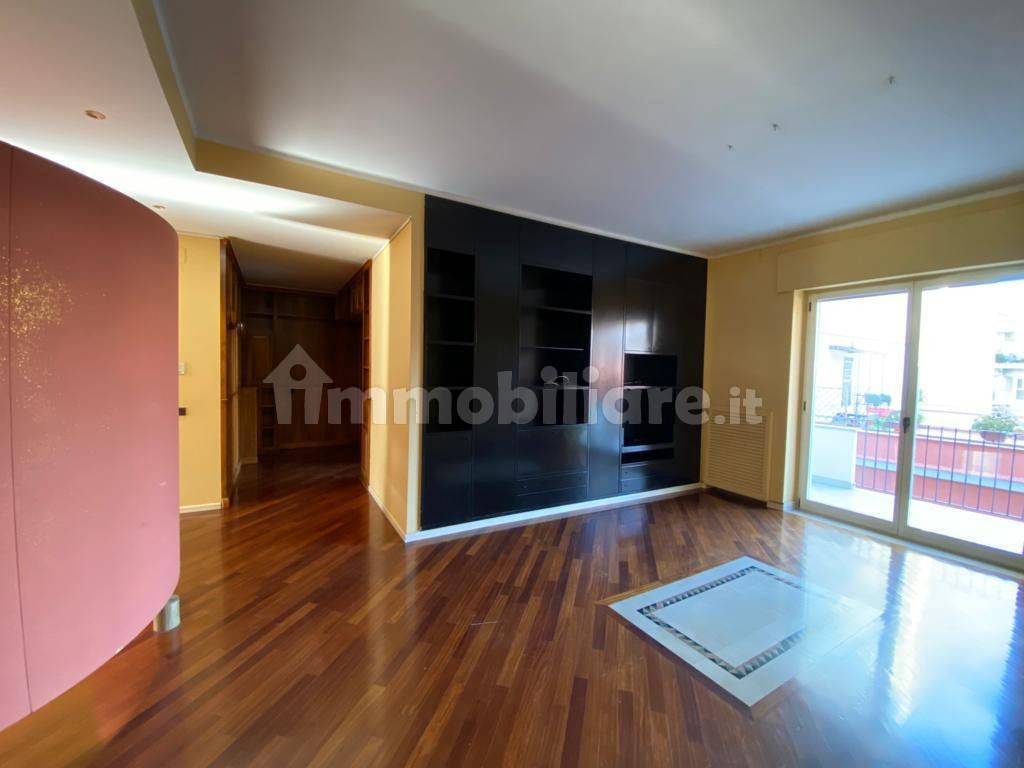 Quadrilocale buono stato, quarto piano, Centro, Barletta