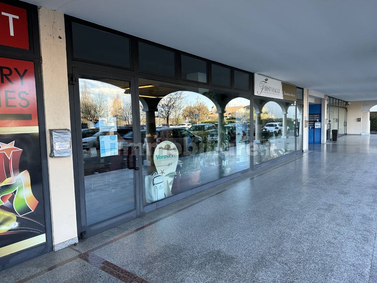 Locale commerciale in Vendita