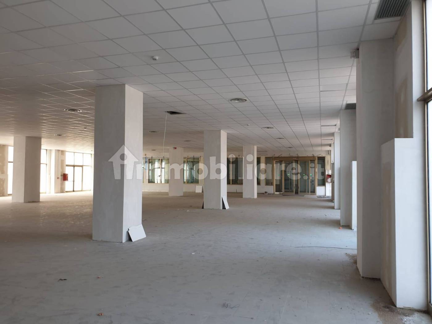 Locale commerciale in Vendita