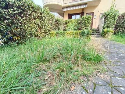 Bilocale via Armando Angelini 33, Centro, Massa