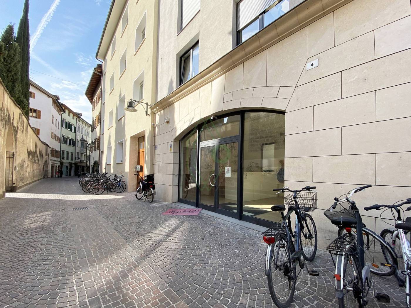 Locale commerciale in Vendita