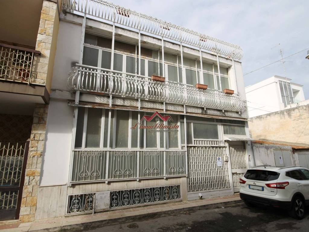 Palazzo - Edificio via Andrea Capozzi, Valenzano, rif. 101800581 ...