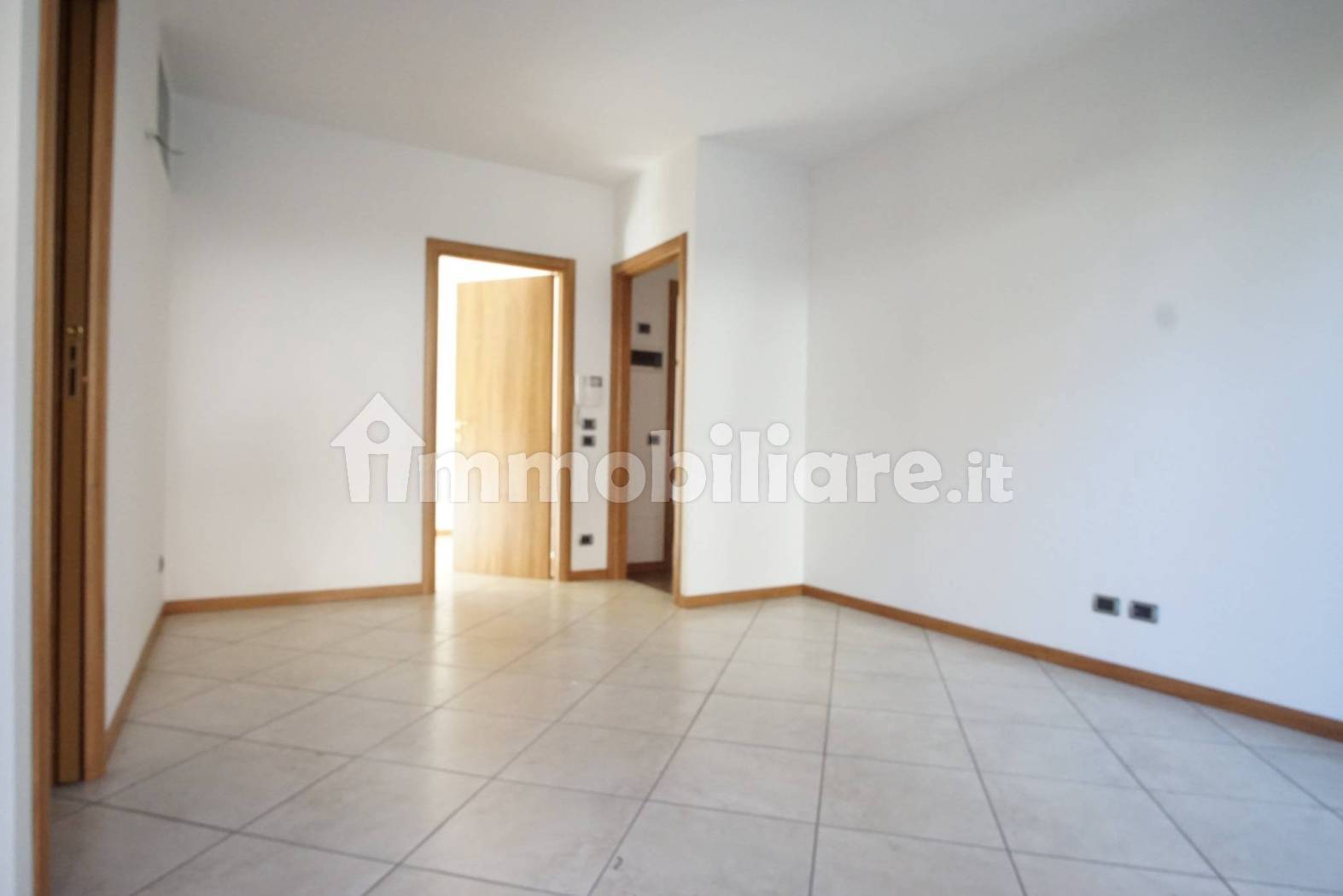 Trilocale via Pasubio 7/B, Azzano San Paolo