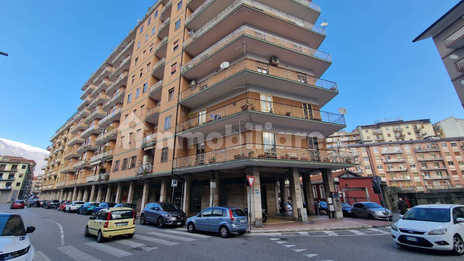 Locale commerciale in Vendita