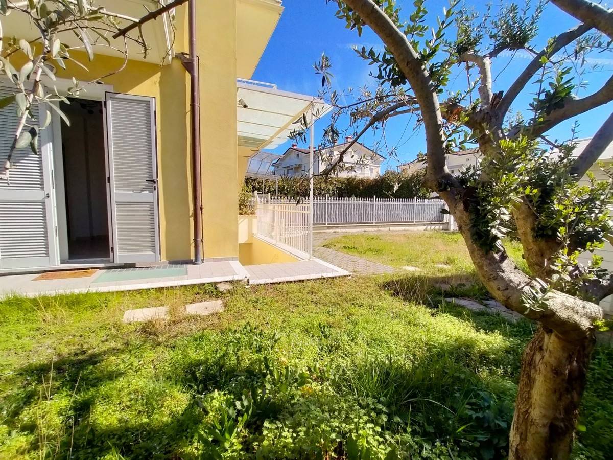 Trilocale viale Monzoni 39, Avenza, Carrara