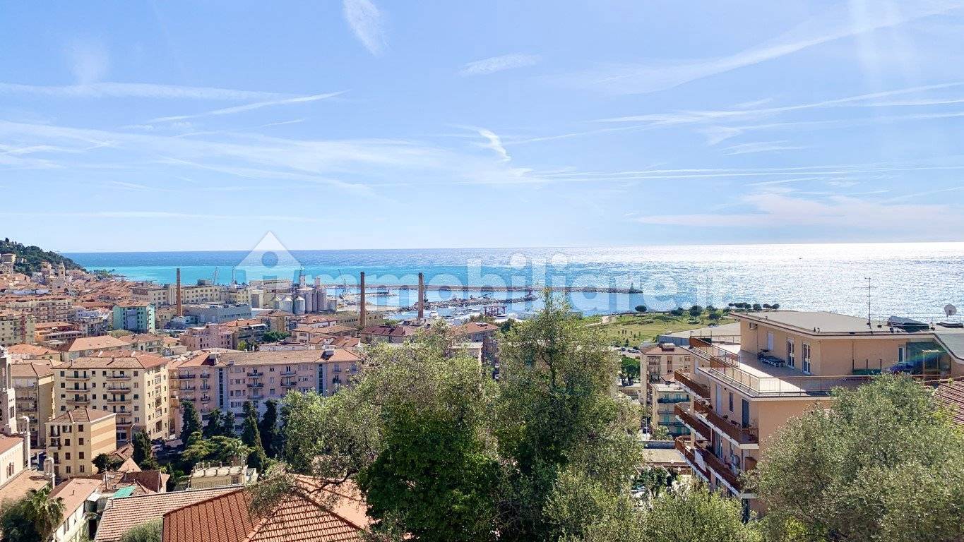Quadrilocale via Ivanoe Amoretti, Porto Maurizio, Imperia