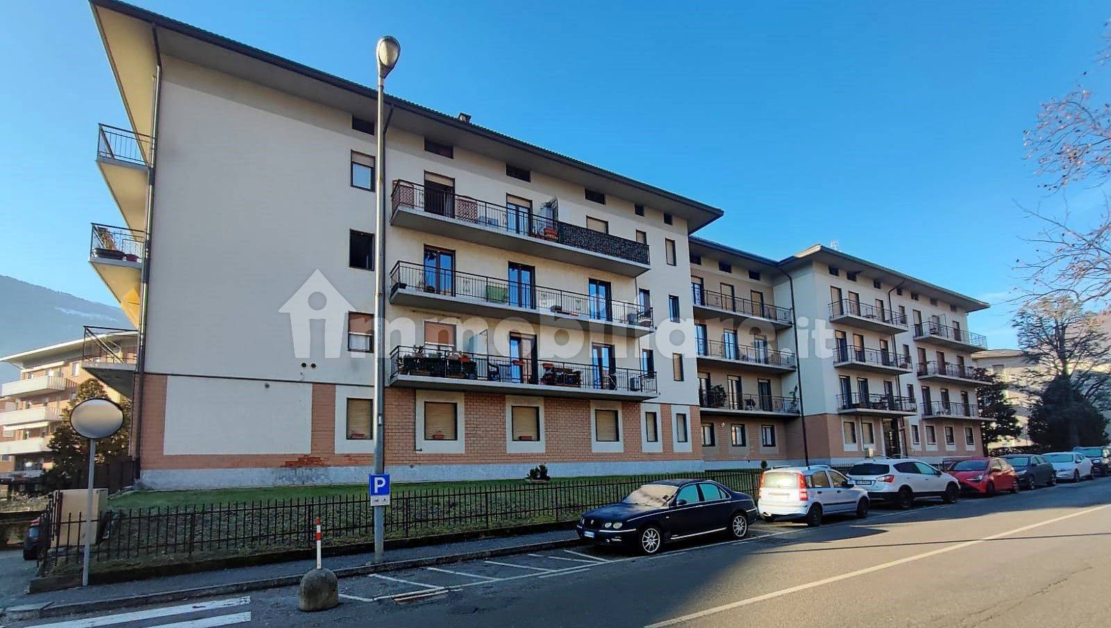 Quadrilocale via Paribelli 2, Centro, Sondrio