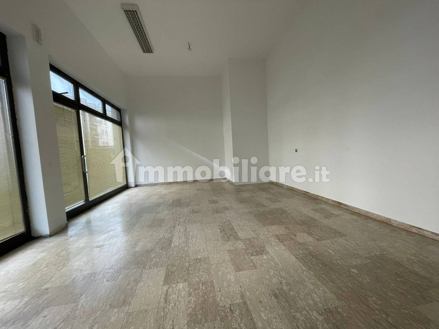 Locale commerciale in Vendita