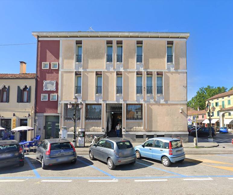 Locale commerciale in Vendita