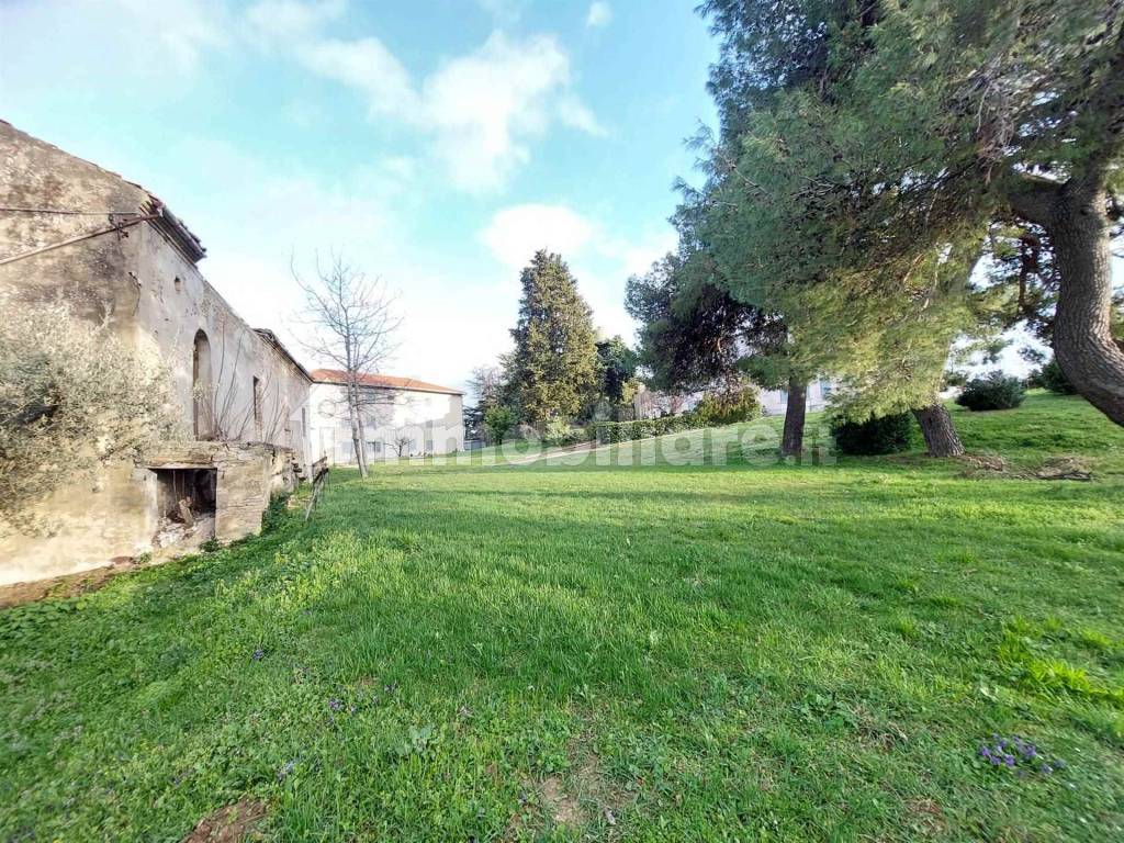Vendita Rustico Castel Frentano. Da ristrutturare, 1320 m², rif. 101822534