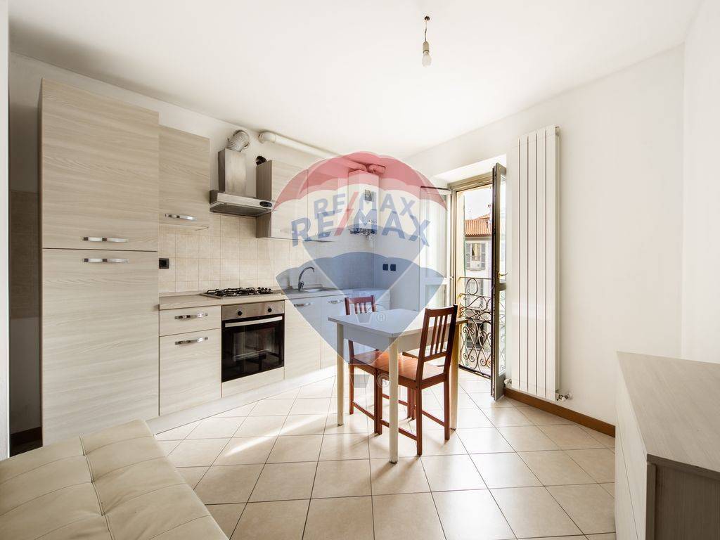 Trilocale piazza Vittoria 20, Centro, Brivio