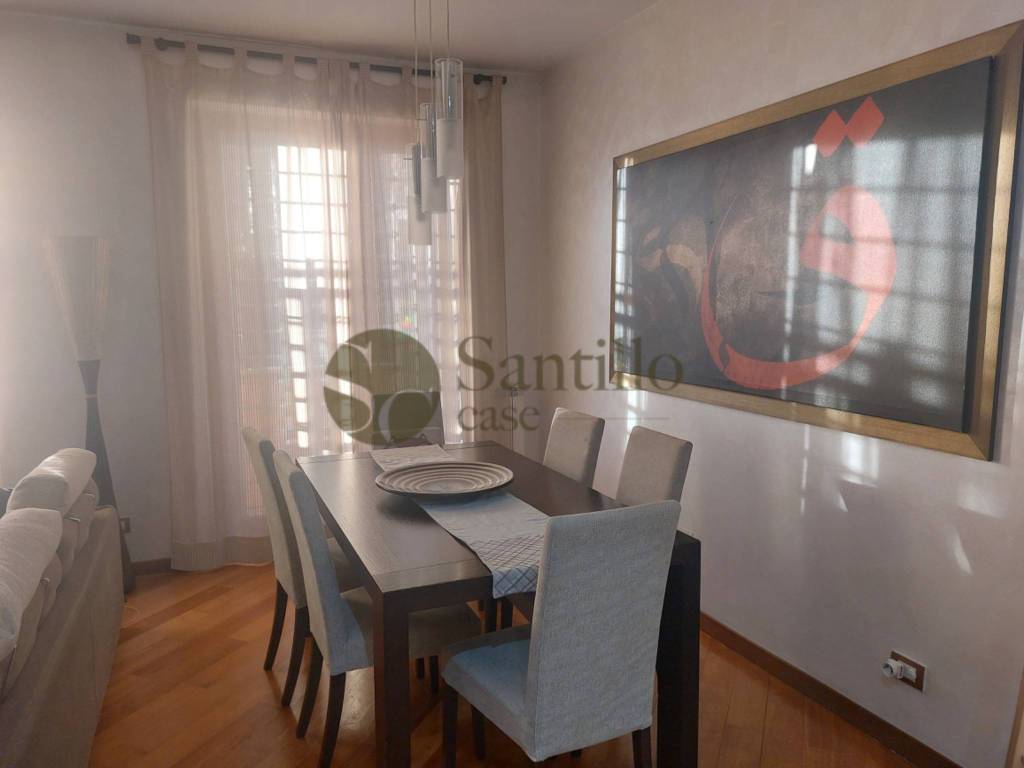 Vendita Appartamento Roma. Trilocale in via Pellaro 40. Buono stato ...