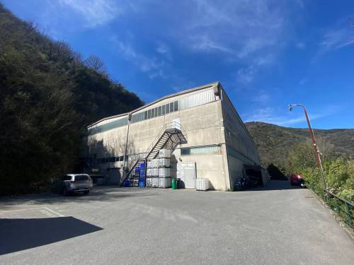 Locale commerciale in Vendita