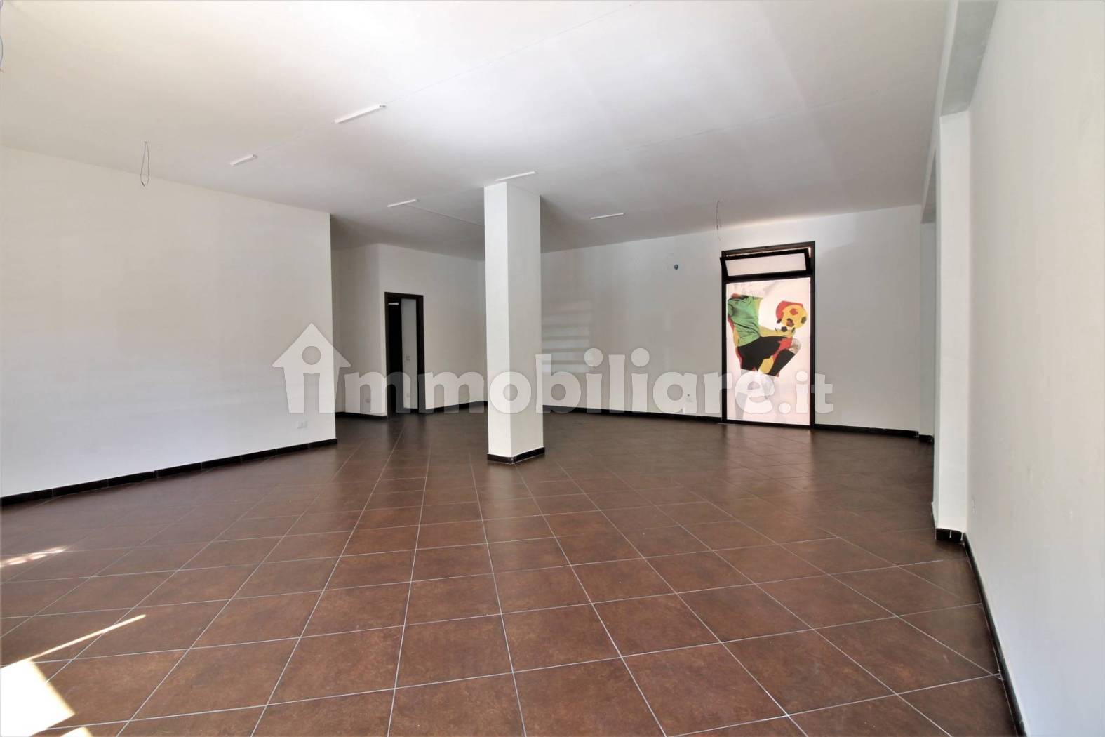 Locale commerciale in Vendita