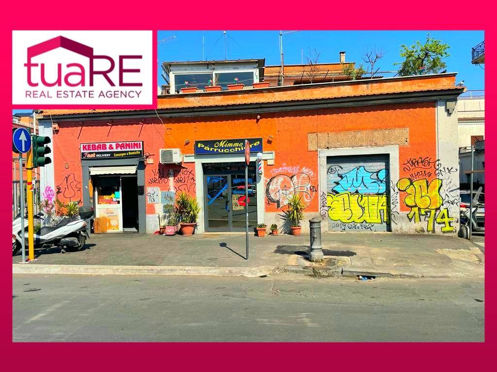 Locale commerciale in Vendita