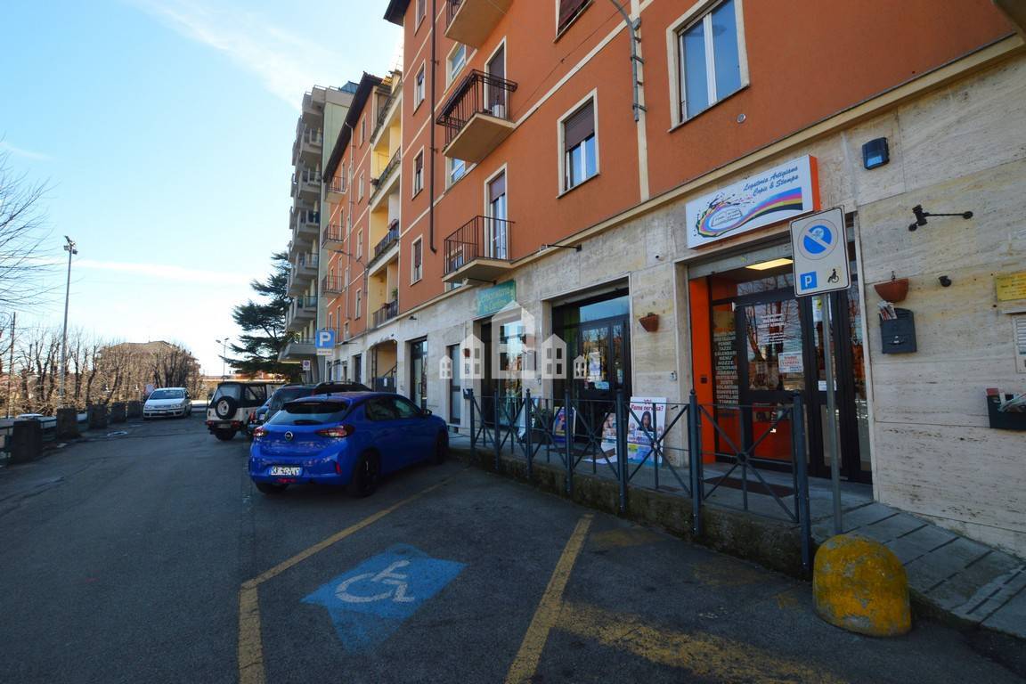 Locale commerciale in Vendita